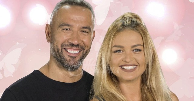 Яна на Петко прикова всички погледи в себе си по бански снимки За Жената