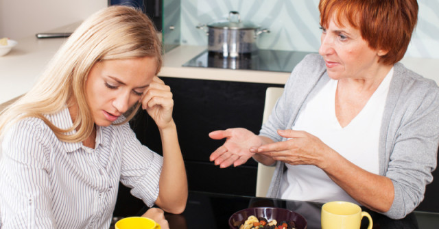 Снаха искаше да се отърве от злата си свекърва но така че никой да не разбере Отиде при