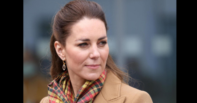 Извръща глава от хората появи се втора папарашка снимка на Кейт Мидълтън Хората негодуват