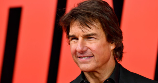 Красивата дъщеря на Том Круз стана на 18 отхвърлена от баща си а е негово нежно копие