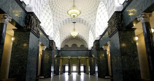 Малолетно момиче забременя и роди от доведения си баща Осъдиха го за нищожен период от време